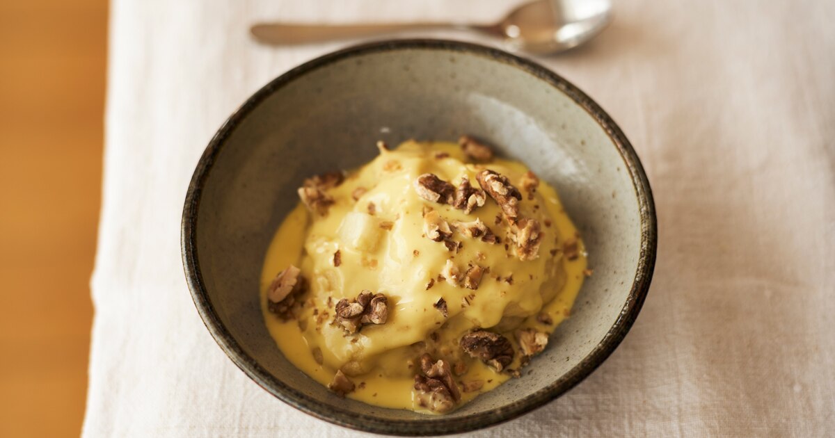 Bavarian apple dumplings with vanilla sauce